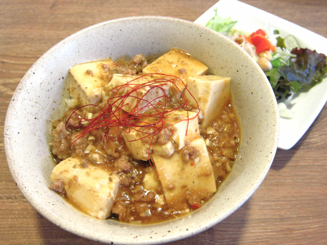 体ぽかぽかマーボー豆腐丼！: 大人のゆったりカフェ「フェルマータ」（新潟市中央区）